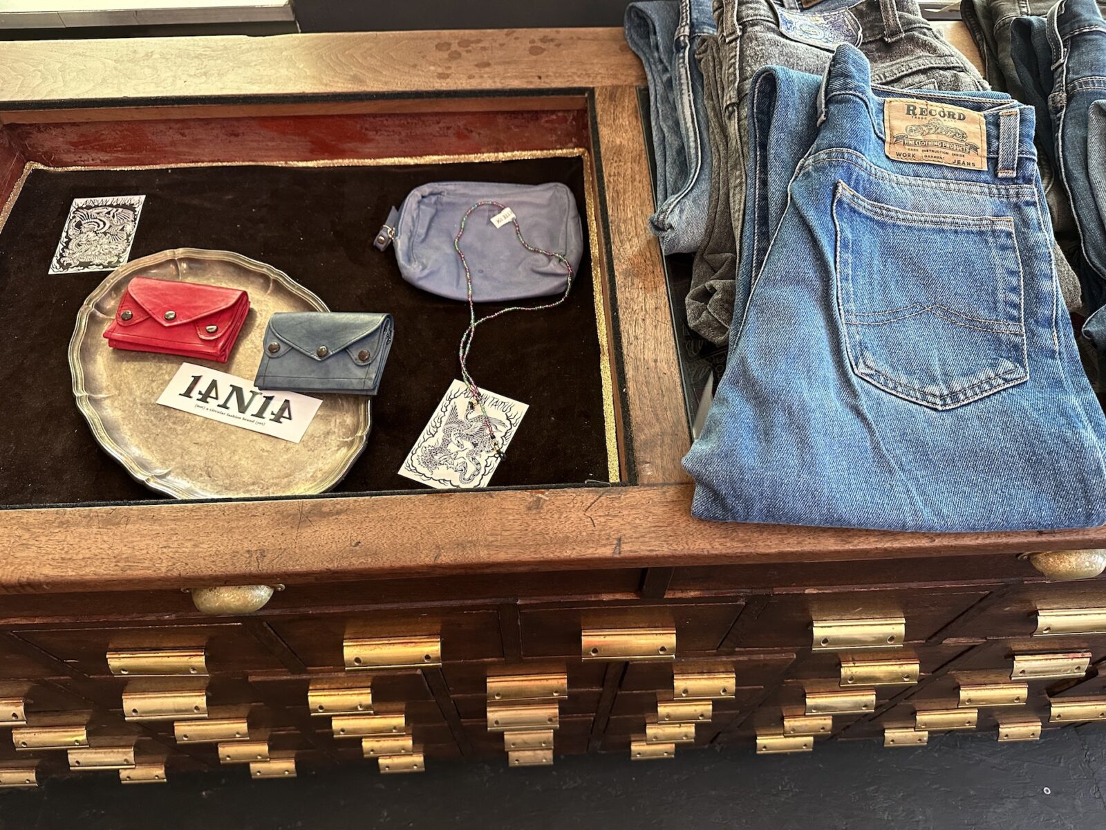 KlaMotte – gut sortierte Secondhand-Kleidung – Weddingweiser